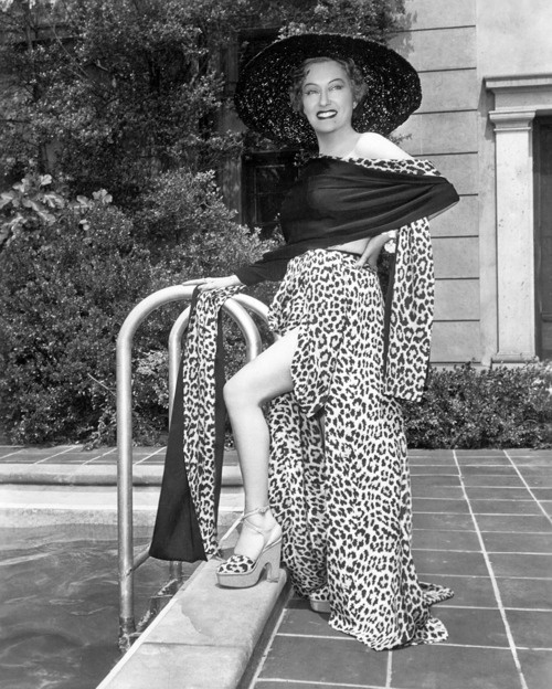 Edith Head: The Dress Doctor is In | Lisa's History Room